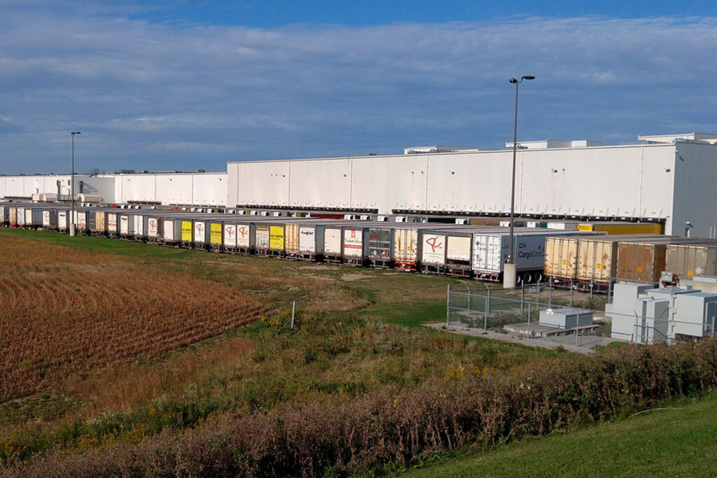 Transloading vs. Cross-docking: Key Differences in Logistics - Go Warehouse